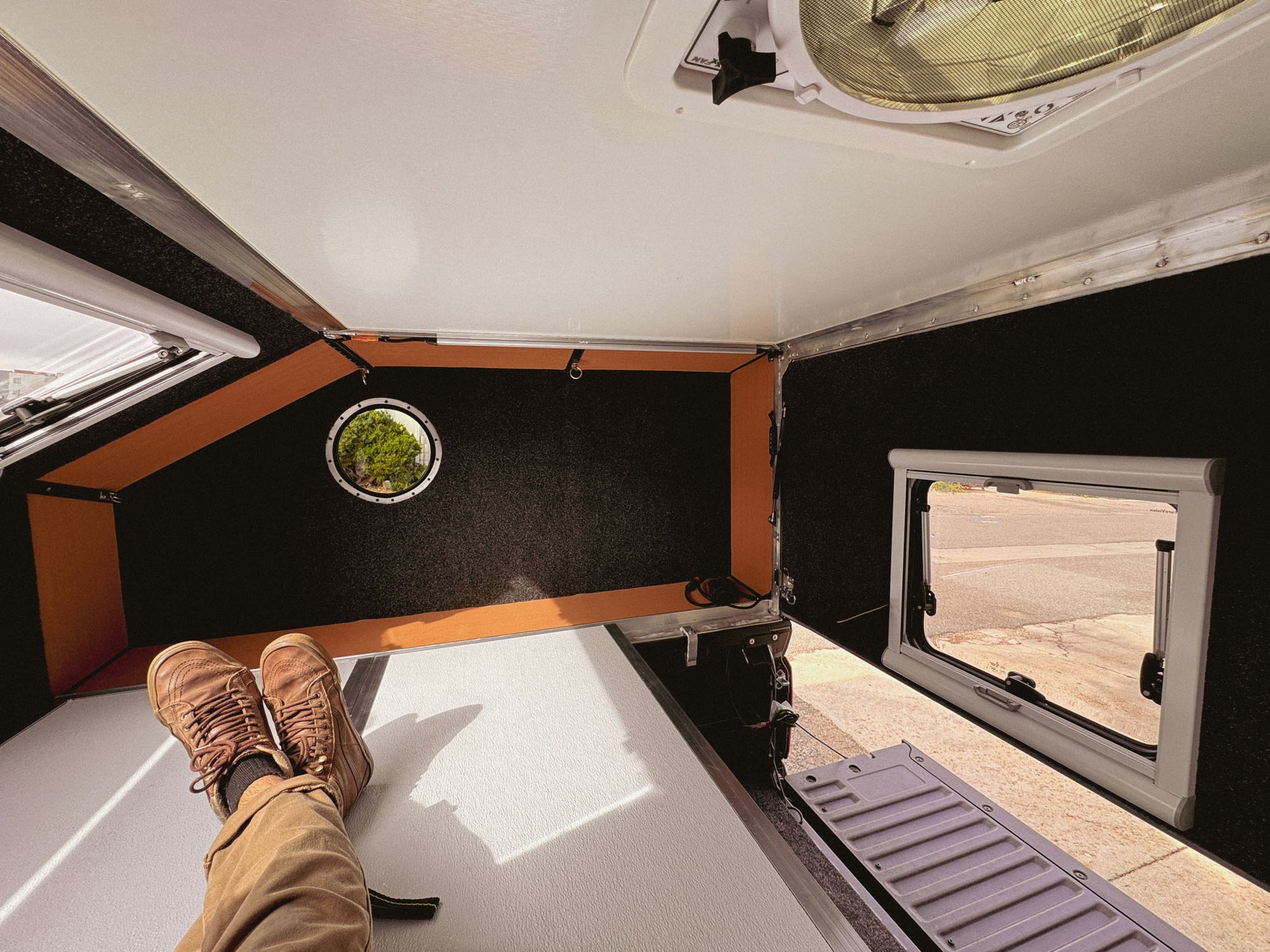 MOONLANDER X - Best Truck Bed Camper